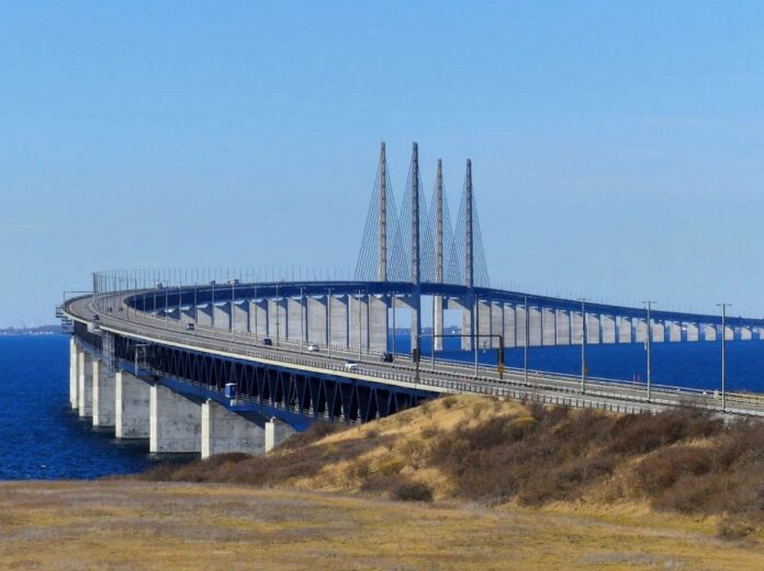 Walking Under the Öresund Bridge: Best Viewpoints & Tips
